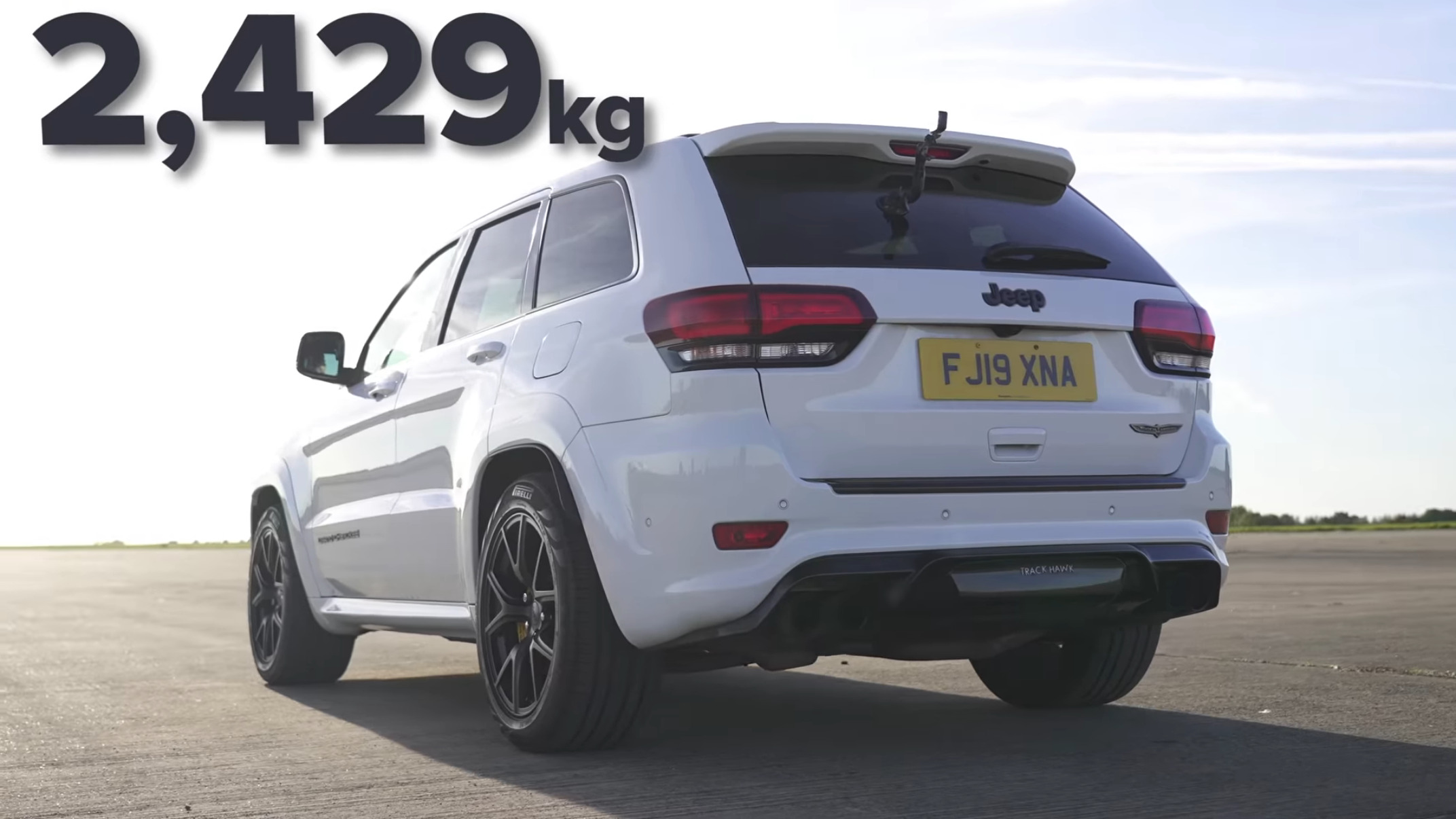 Jeep Trackhawk Drag Races Audi RS Q8, Somebody Gets Walked