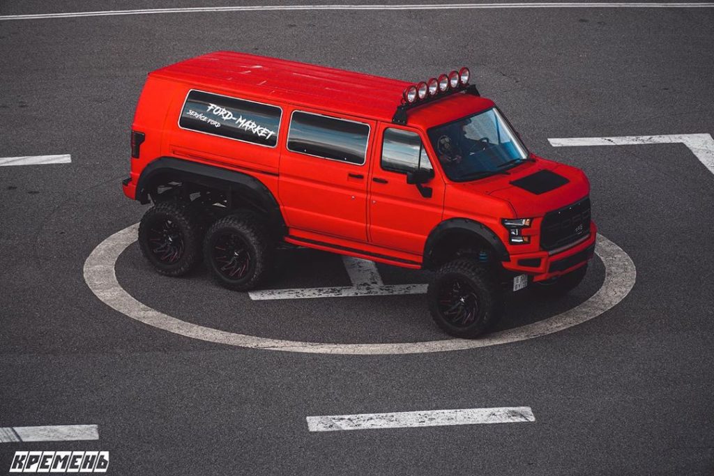 Ford Transit Raptor Is the Imaginary Baja Racing Van