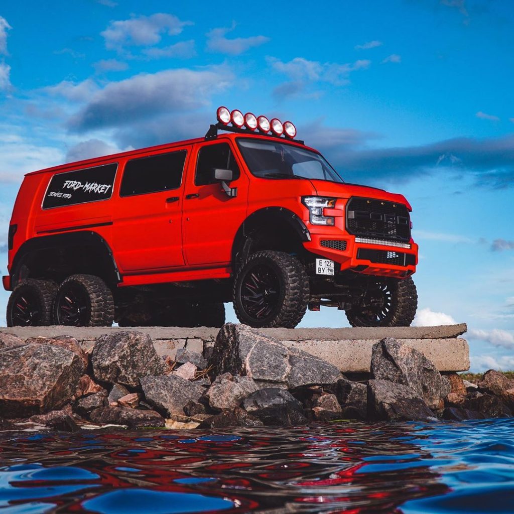 Ford Transit Raptor Is the Imaginary Baja Racing Van