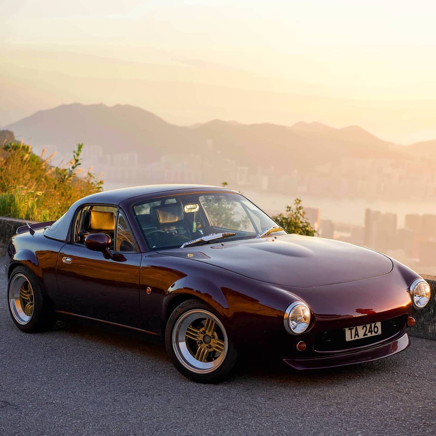 1996 Mazda MX-5 Miata Looks Retro With "Pitcrew" Front and Round Headlights