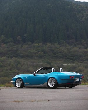 Mazda MX-5 Miata Impersonates a 1966 Corvette in Japan, Has Crazy Camber