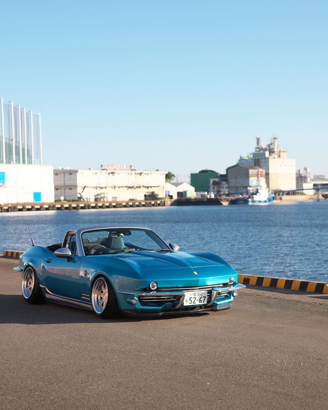 Mazda MX-5 Miata Impersonates a 1966 Corvette in Japan, Has Crazy Camber