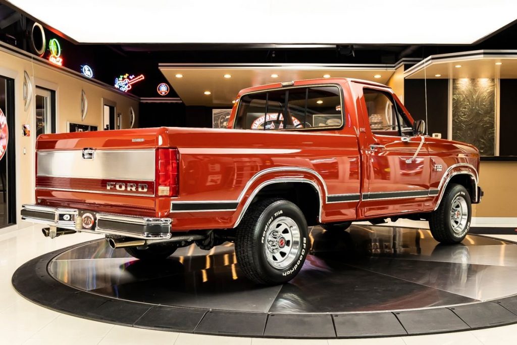 1986 Ford F-150 XLT Lariat Is an All-Original Time Capsule in Canyon Red