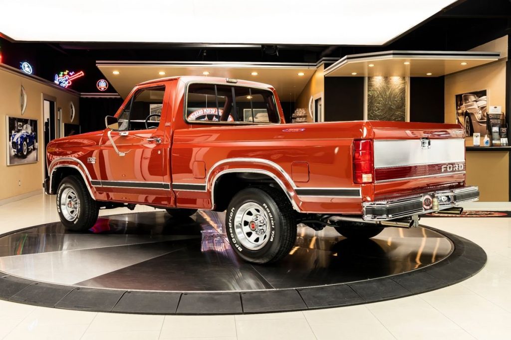 1986 Ford F-150 XLT Lariat Is an All-Original Time Capsule in Canyon Red