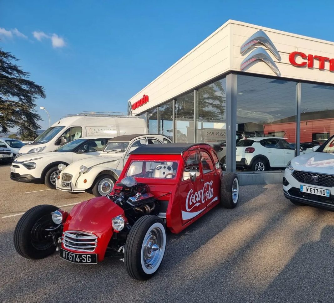 Citroen 2CV Turns into Unexpected Hot Rod with Exposed Chevy V8