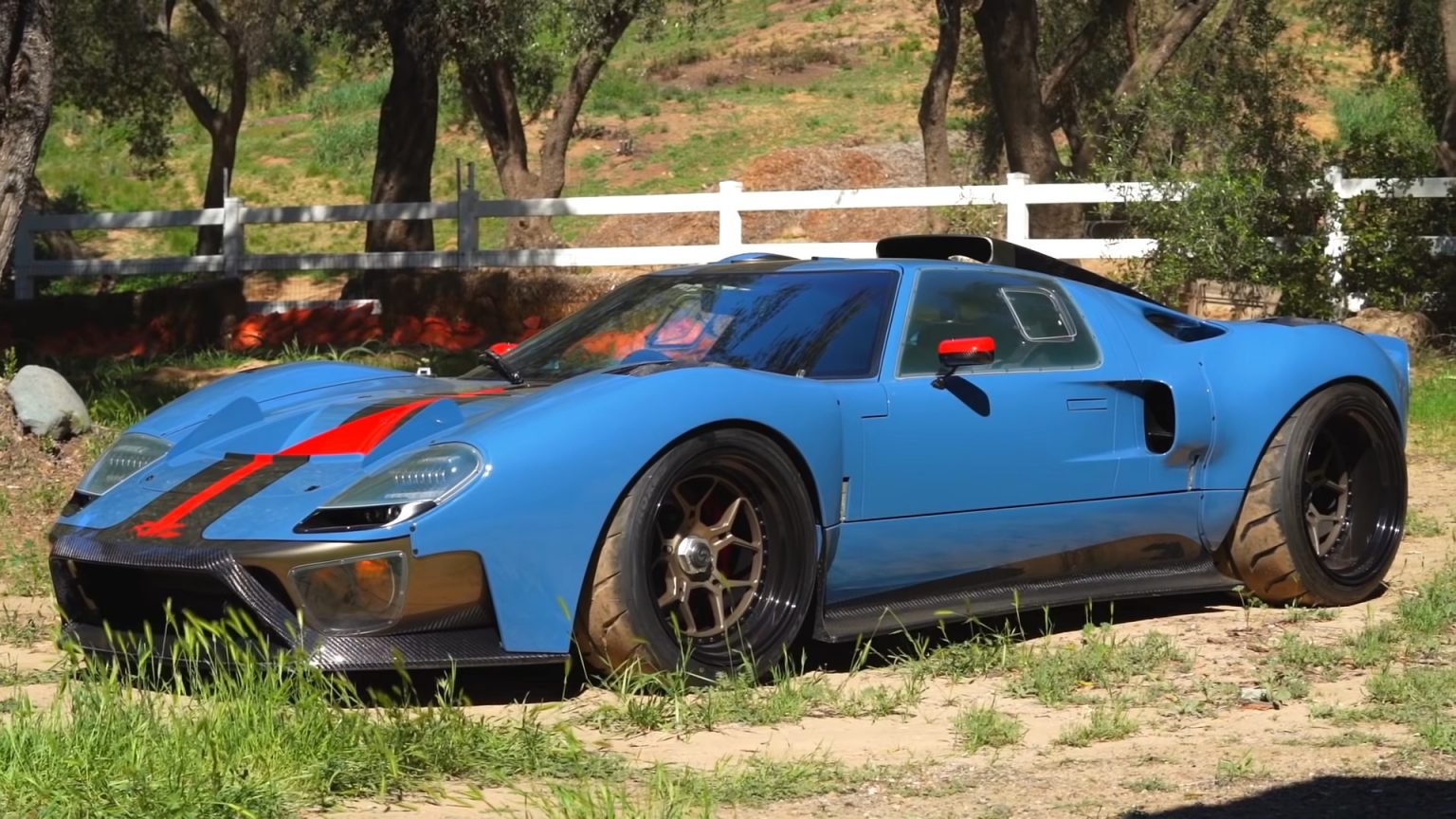 Ruffian Ford GT40 Carbon Widebody Is a Hot Rod Supercar With GT350 Power