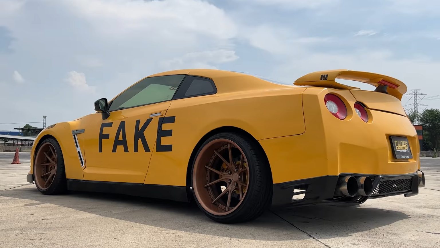 Fake R35 Nissan GT-R in Bangkok Is Apparently Triggering, Has RB26 and RWD