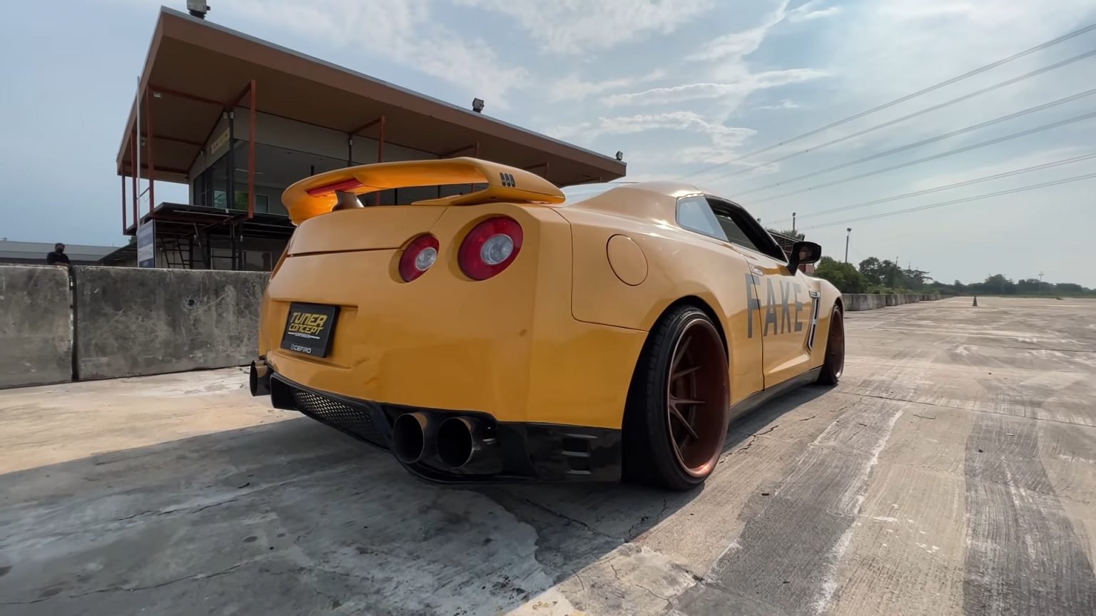 Fake R35 Nissan GT-R in Bangkok Is Apparently Triggering, Has RB26 and RWD