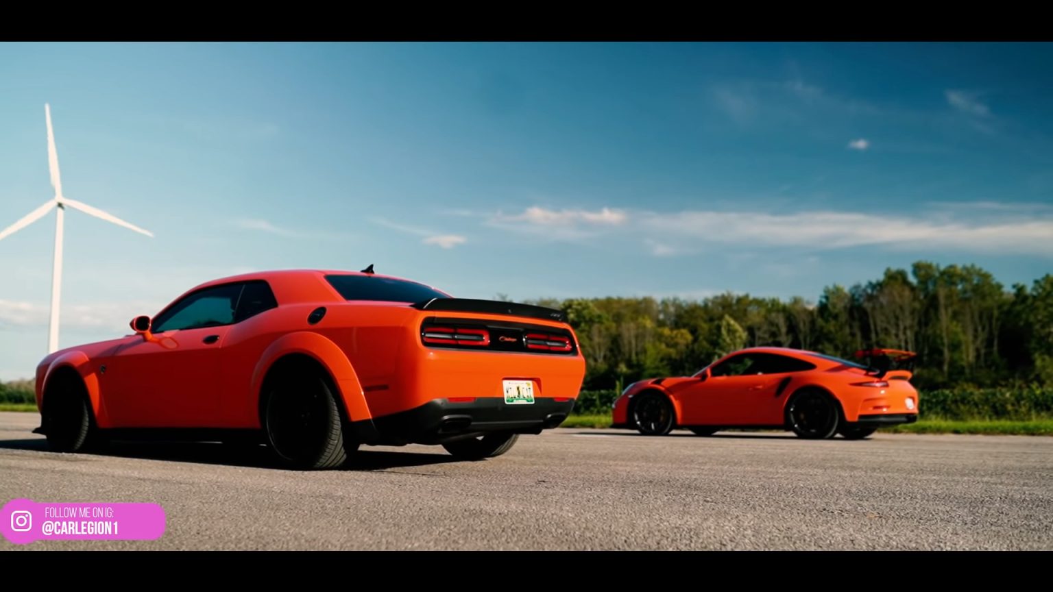 Porsche 911 GT3 RS Destroys Dodge Challenger Hellcat in Epic Drag Race