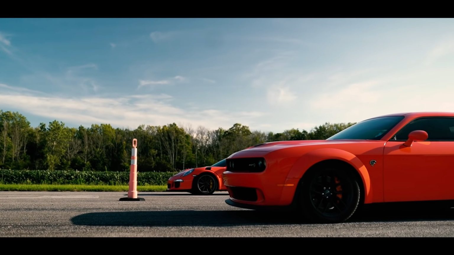 Porsche 911 GT3 RS Destroys Dodge Challenger Hellcat in Epic Drag Race