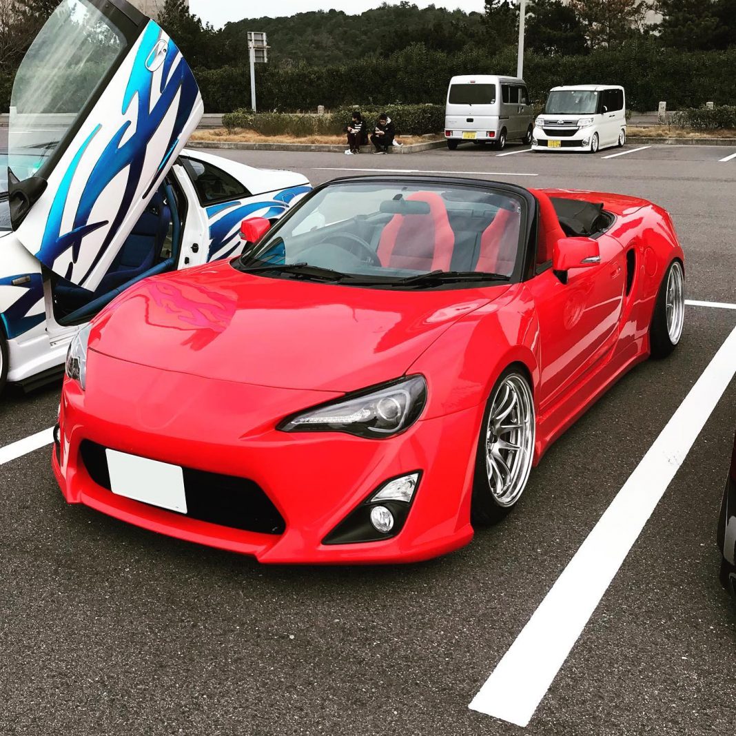 Toyota MR86 Is a Real MR2 Roadster With an 86 Body Kit
