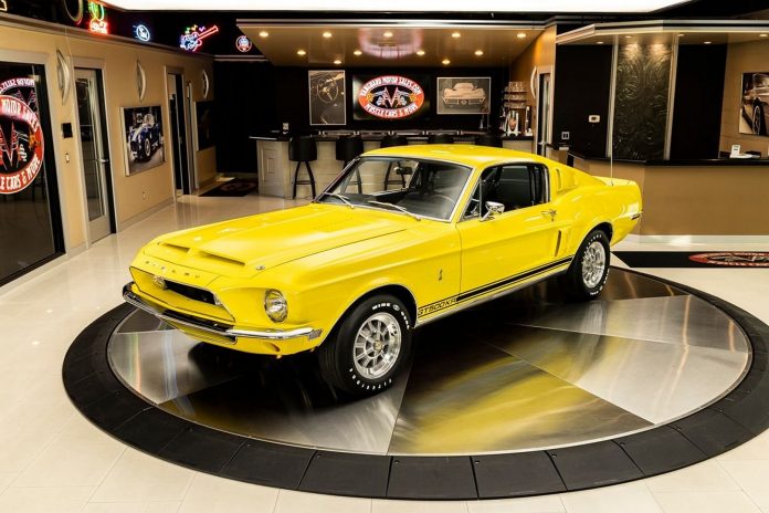 1968 Ford Mustang Shelby GT500KR Hides 427 Side-Oiler Under Speed ...