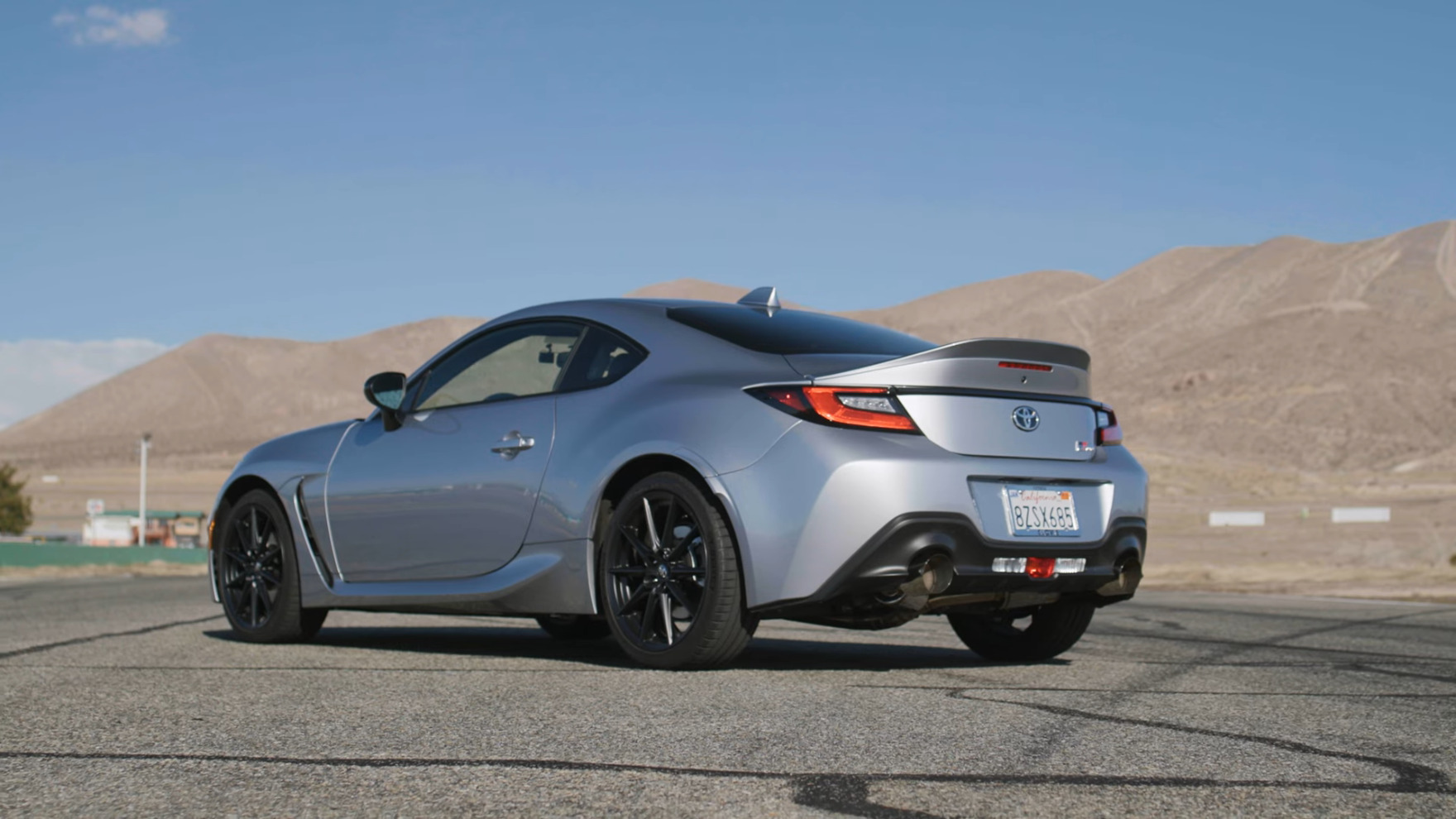 Is the Toyota GR86 Faster Than a 2022 Honda Civic Si in a Drag Race?