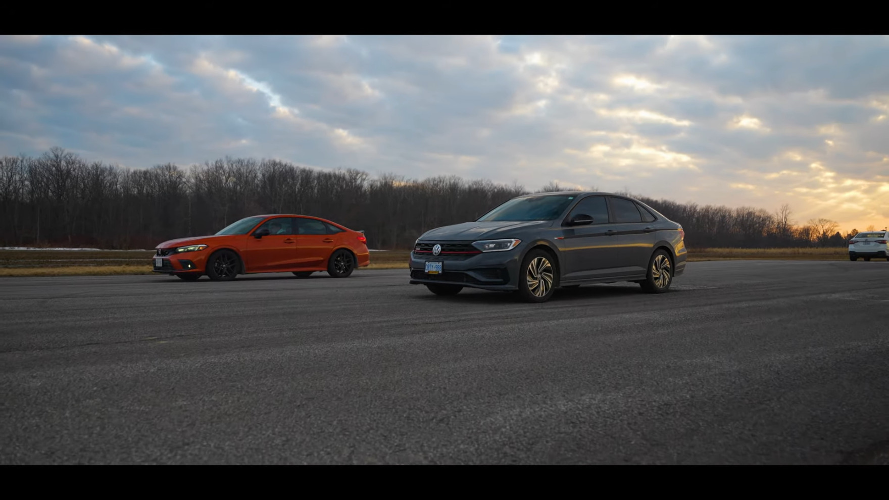 2022 Honda Civic Si vs Volkswagen Jetta GLI Is a Bitter Drag Race Rivalry