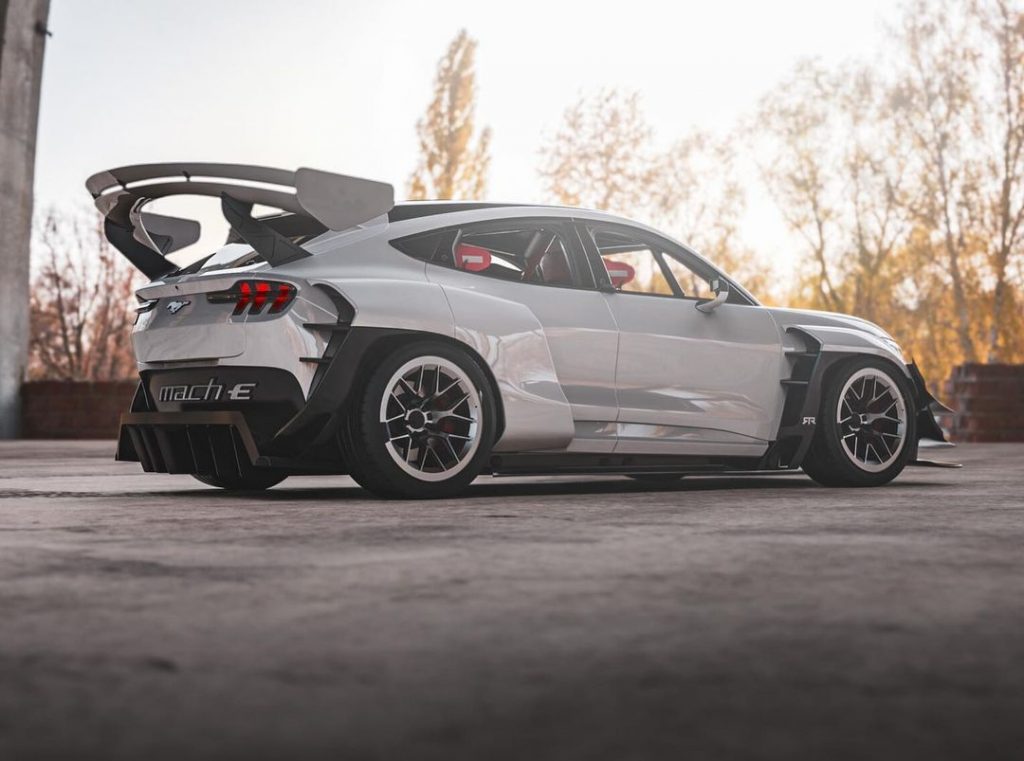 Modernized 1971 Ford Mustang Mach 1 vs Mach-E 1400 EV Prototype Is the ...