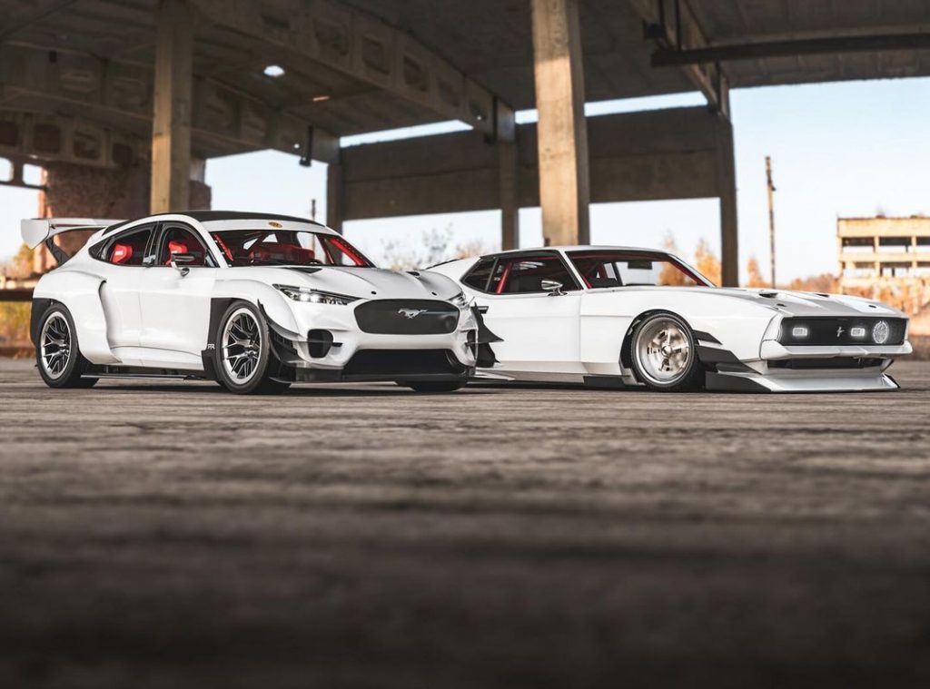 Modernized 1971 Ford Mustang Mach 1 vs Mach-E 1400 EV Prototype Is the ...