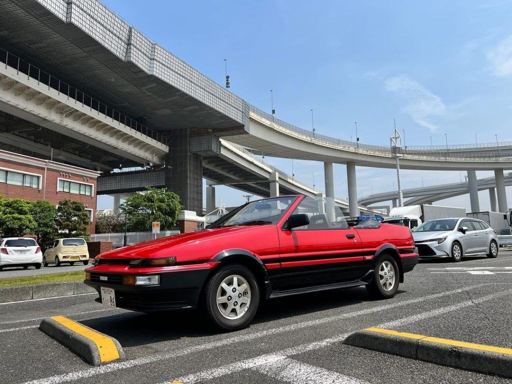 Super-Rare Toyota AE86 Sprinter Trueno Convertible Meets Its Hachi-Roku ...
