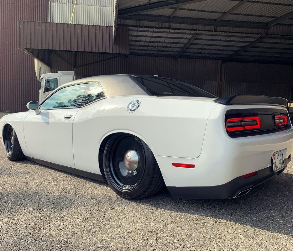 Modern Dodge Challenger "Restomuscle" Gets Nostalgic with Vinyl Top ...