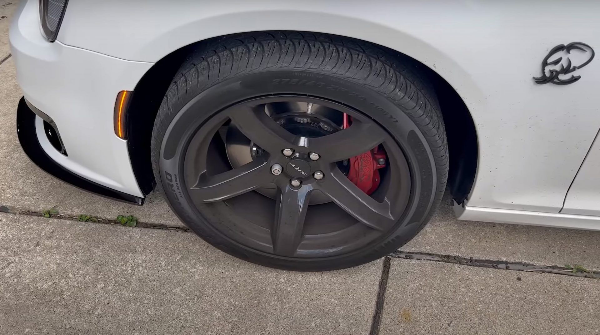 1,000 HP Hellephant-Swapped Chrysler 300 Sleeper Races Lamborghini ...