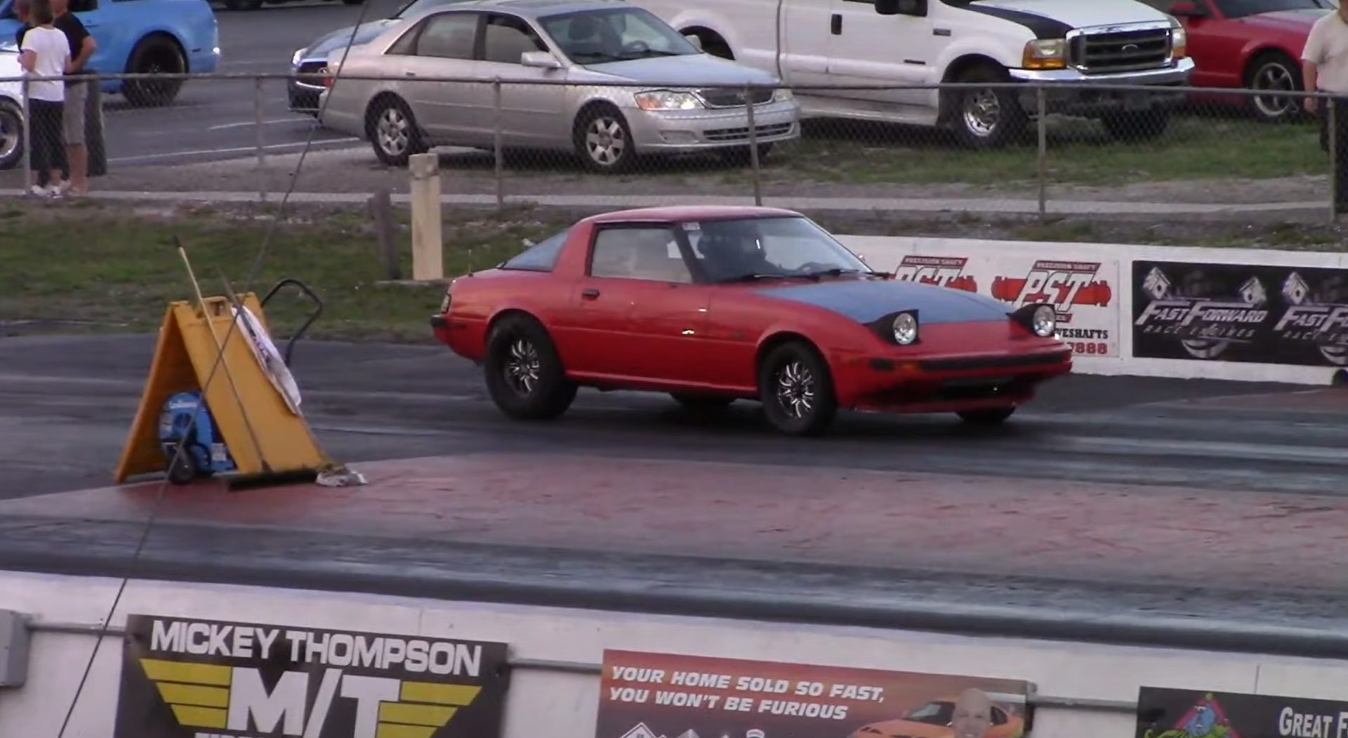 Mazda RX-7 Sleeper Drag Races Hellcat and Camaro ZL1, Rotary Power Prevails