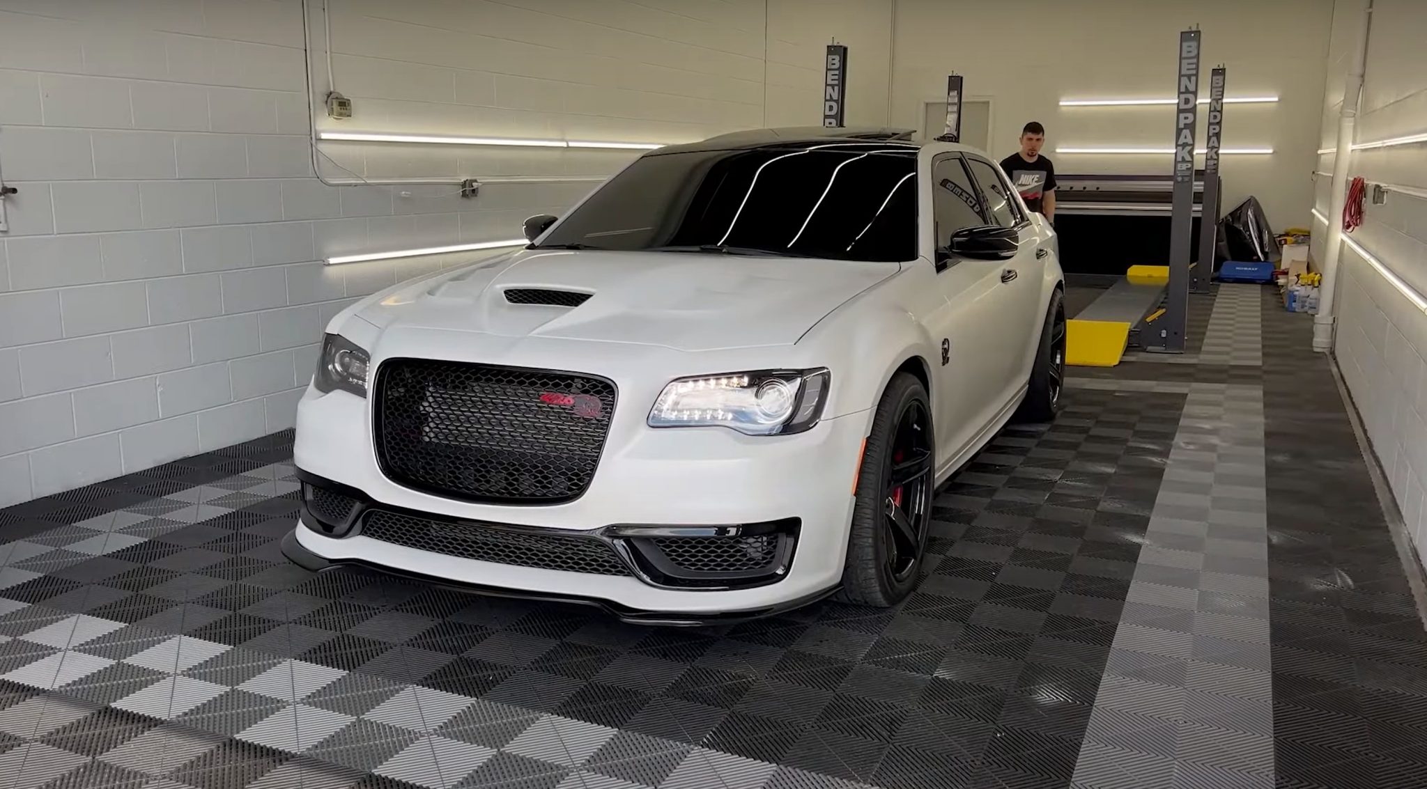 1,000 HP Hellephant-Swapped Chrysler 300 Sleeper Races Lamborghini ...