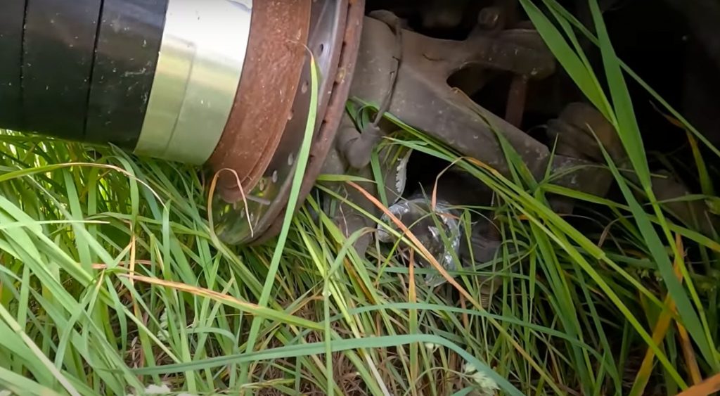 C4 Corvette on 44-inch Bogger Tires Is Almost Perfect Redneck Engineering