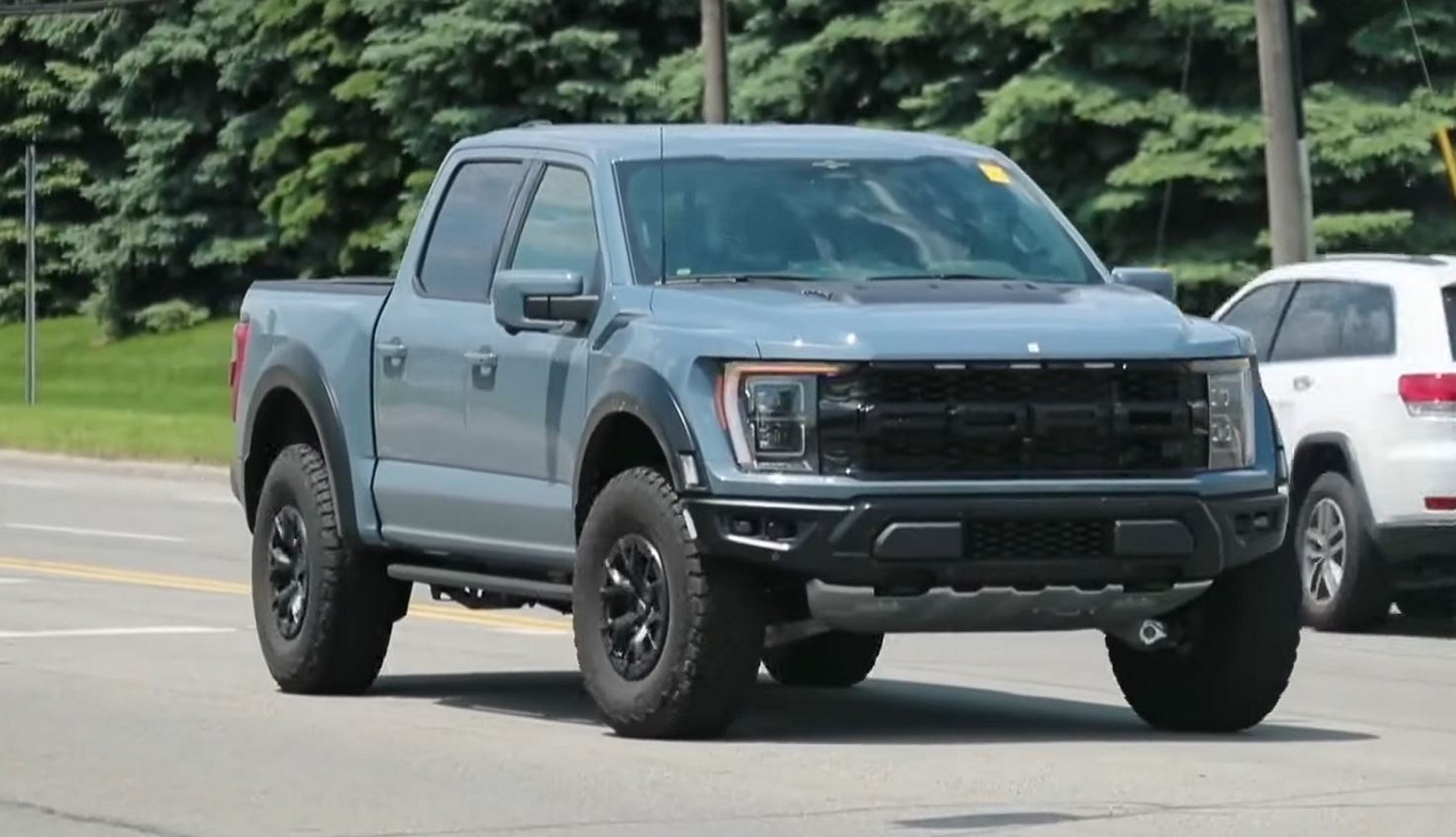 2023 Ford F-150 Raptor R Spied Testing, 5.2L Predator V8 Exhaust Sound ...