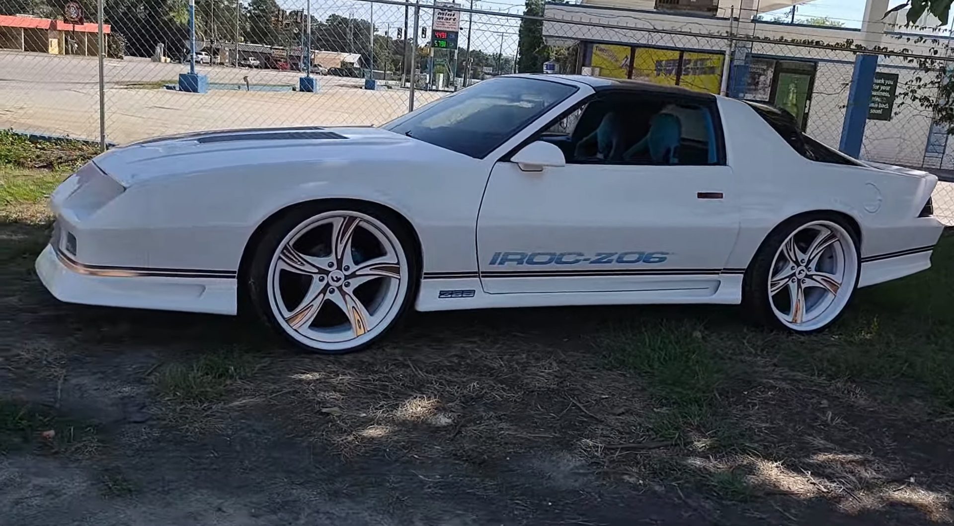 C8 Corvette Interior-Swapped 1992 Chevy Camaro Is Fully Functional with ...
