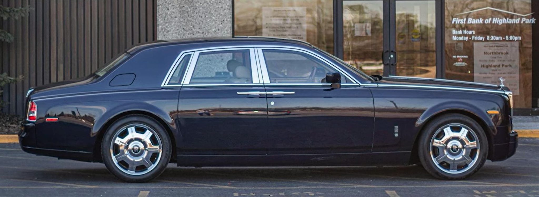 World's First Rolls-Royce 6x6 Phantom Is a Desert-Ready Land Yacht