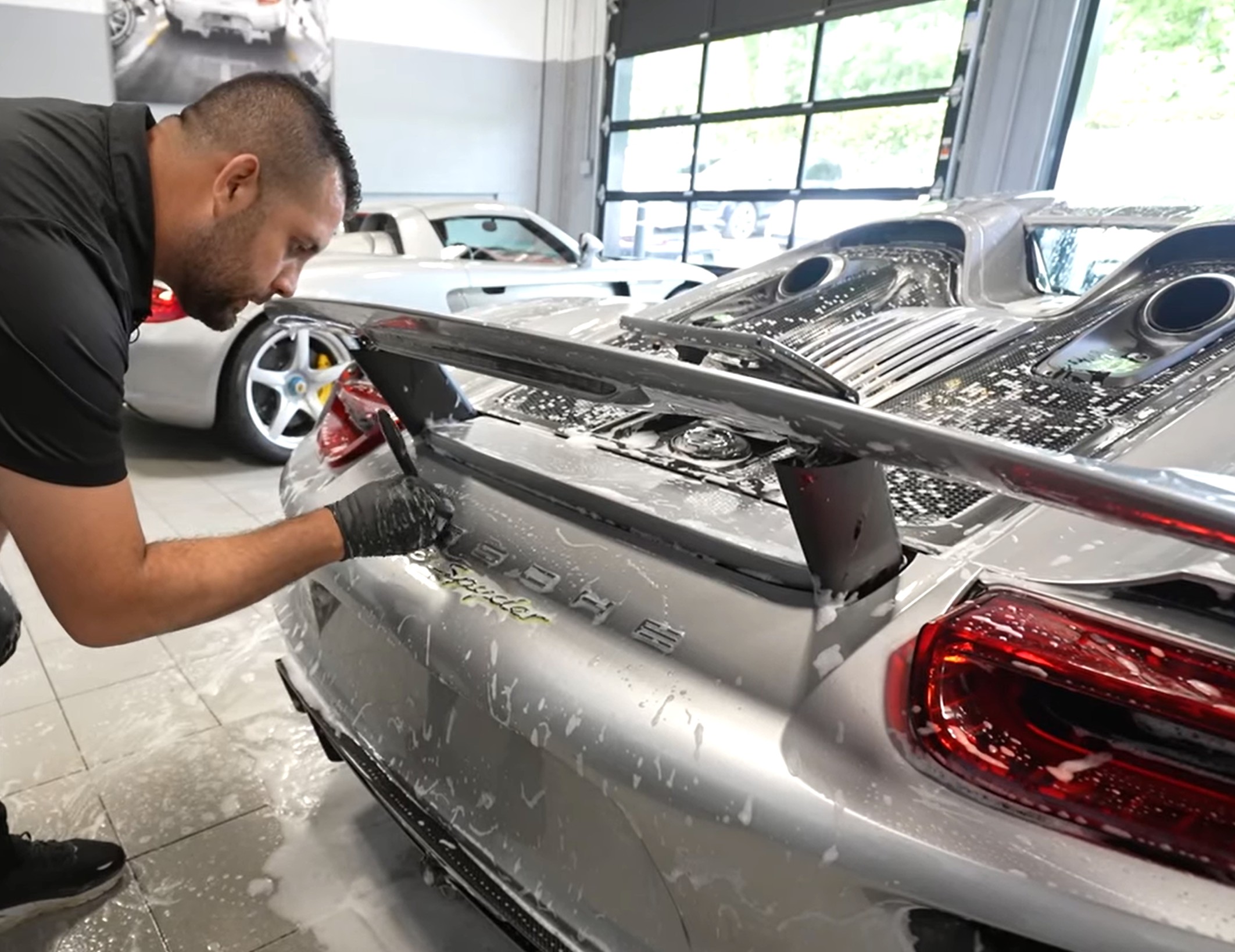 Porsche 918 Spyder Gets First Wash in 7 Years and the Paint Needs Help