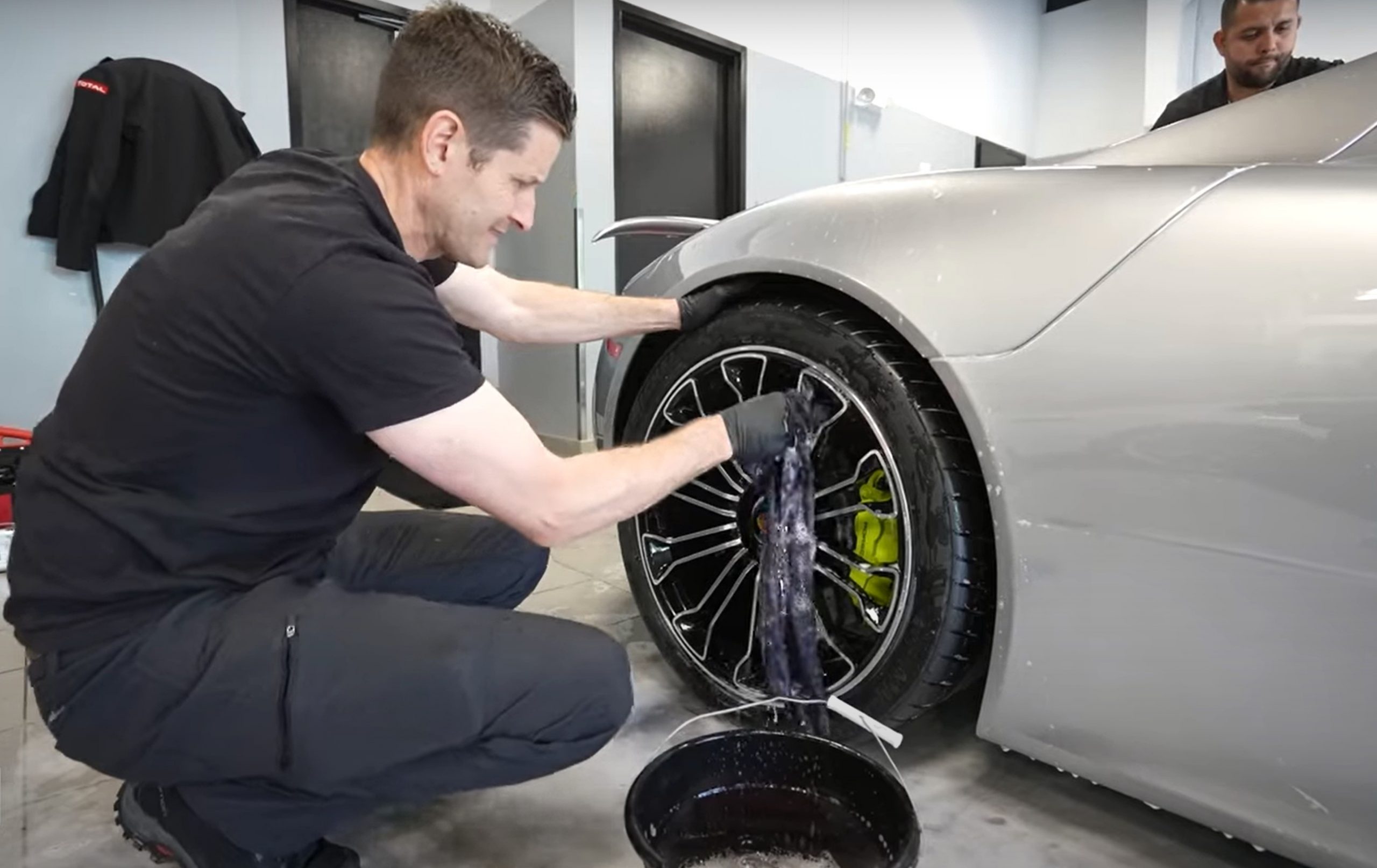 Porsche 918 Spyder Gets First Wash in 7 Years and the Paint Needs Help