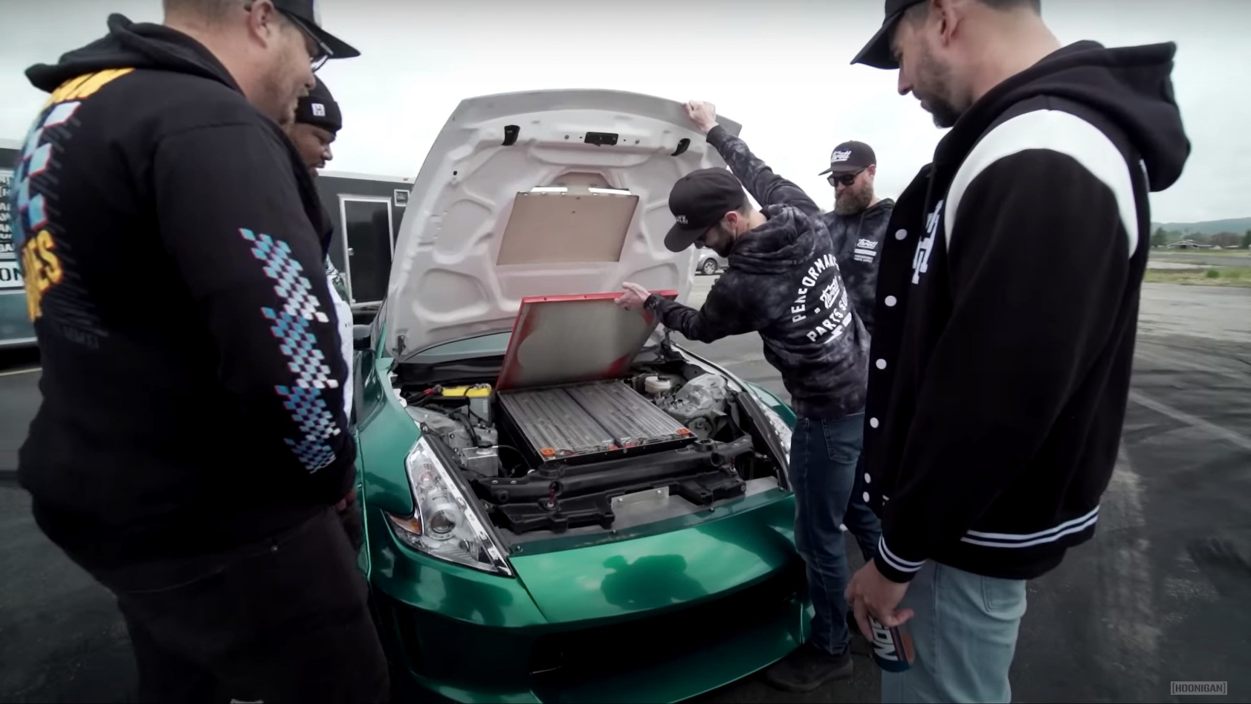 Tesla-Powered Nissan 350Z "Zesla" vs Dodge Viper Drag Race Is a Winning Bet