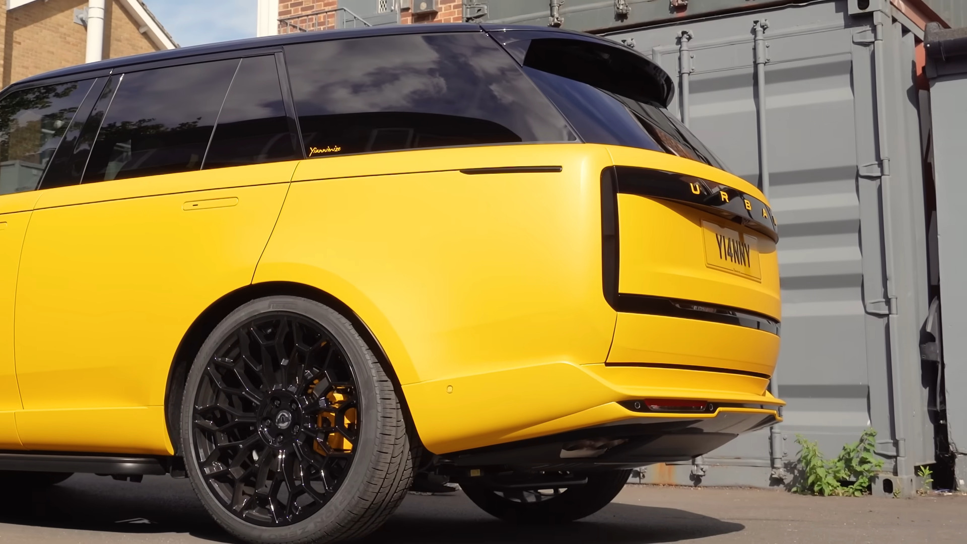 Yianni's New 2022 Range Rover Gets Yellow Wrap, Doesn't Fit in His Garage