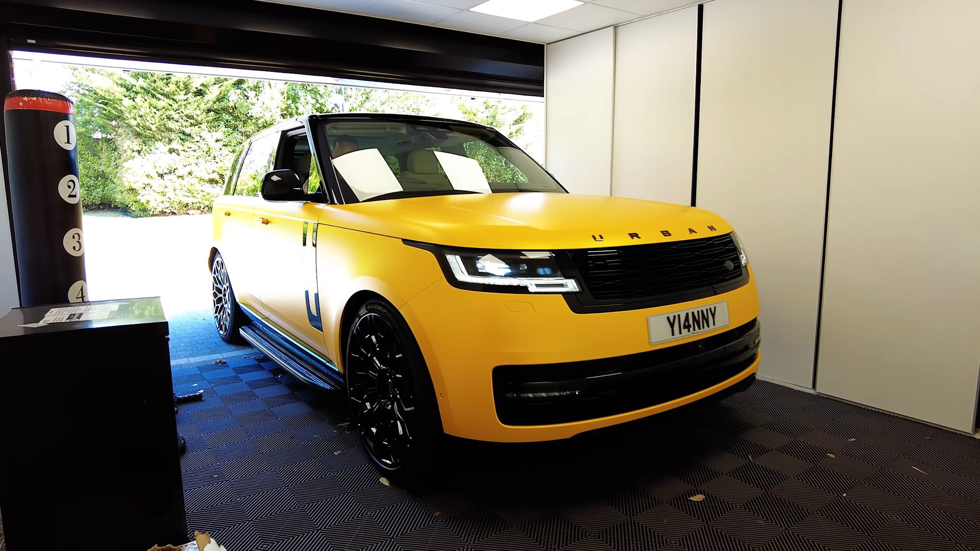 Yianni's New 2022 Range Rover Gets Yellow Wrap, Doesn't Fit in His Garage
