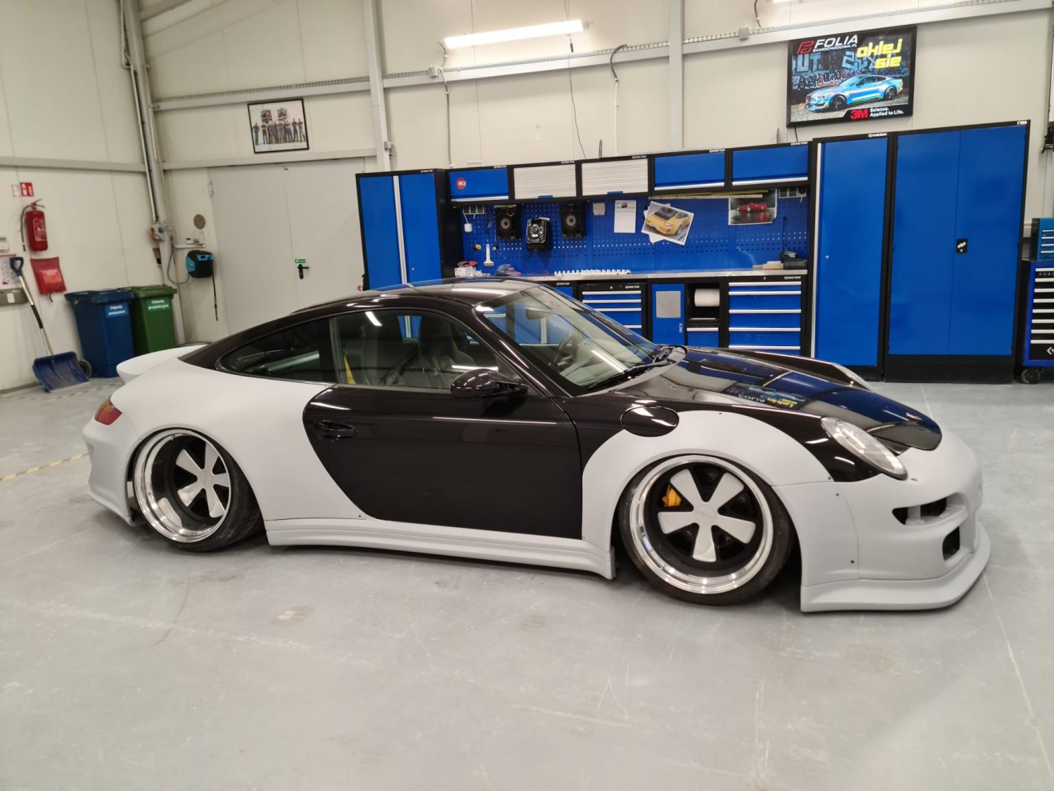 Porsche 997 "The Indecent" Widebody Has GT3 Looks, Is Slammed on Rotiforms