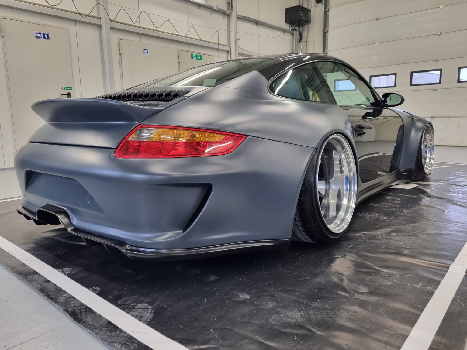 Porsche 997 "The Indecent" Widebody Has GT3 Looks, Is Slammed on Rotiforms