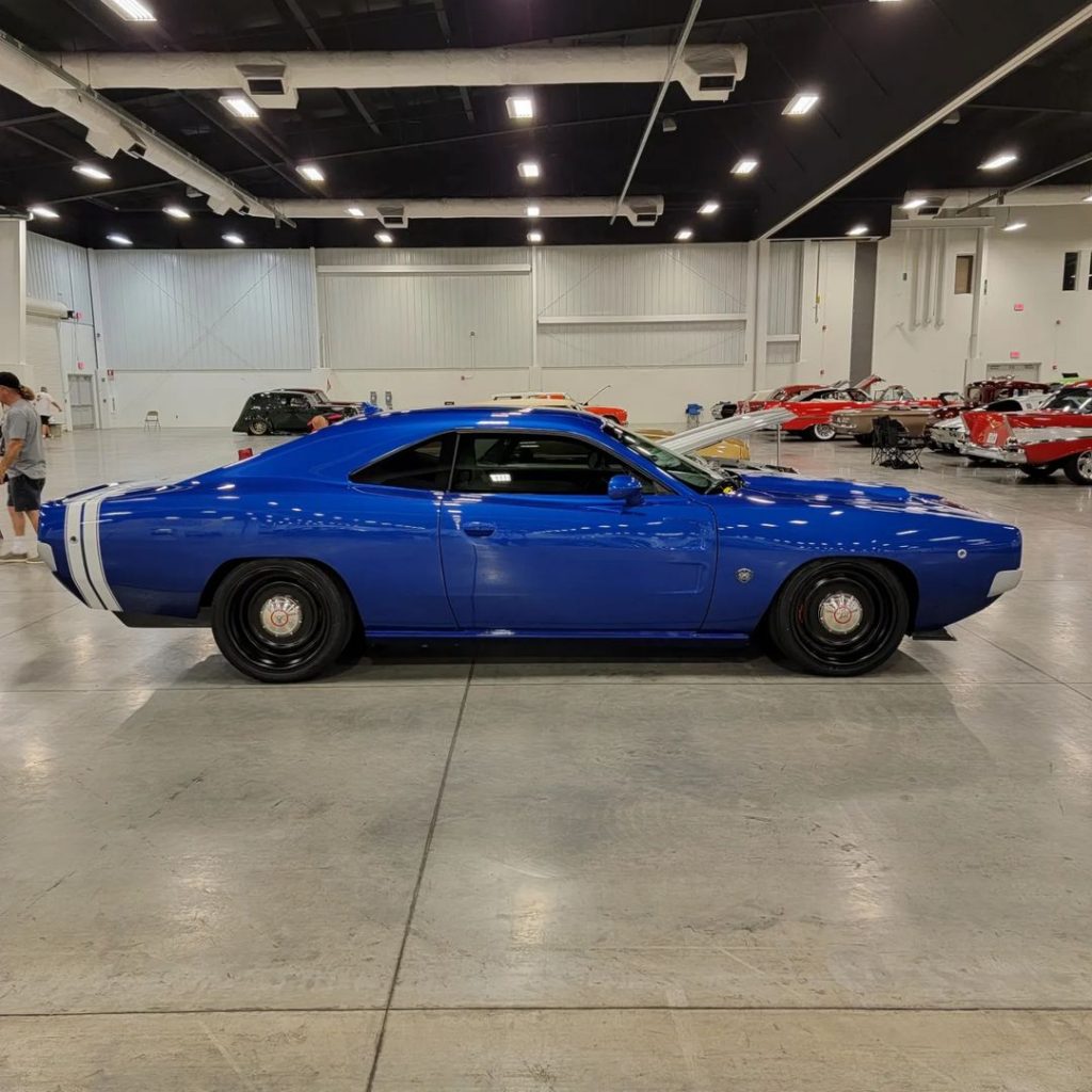 ExoMod C68 Is a Carbon-Bodied Dodge Challenger Hellcat in 1968 Charger ...