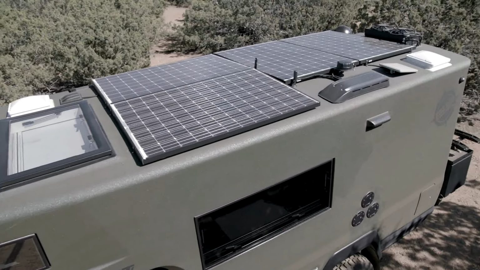 Jay Leno Is Blown Away By Earthroamer Lti The F 550 Carbon Fiber Camper