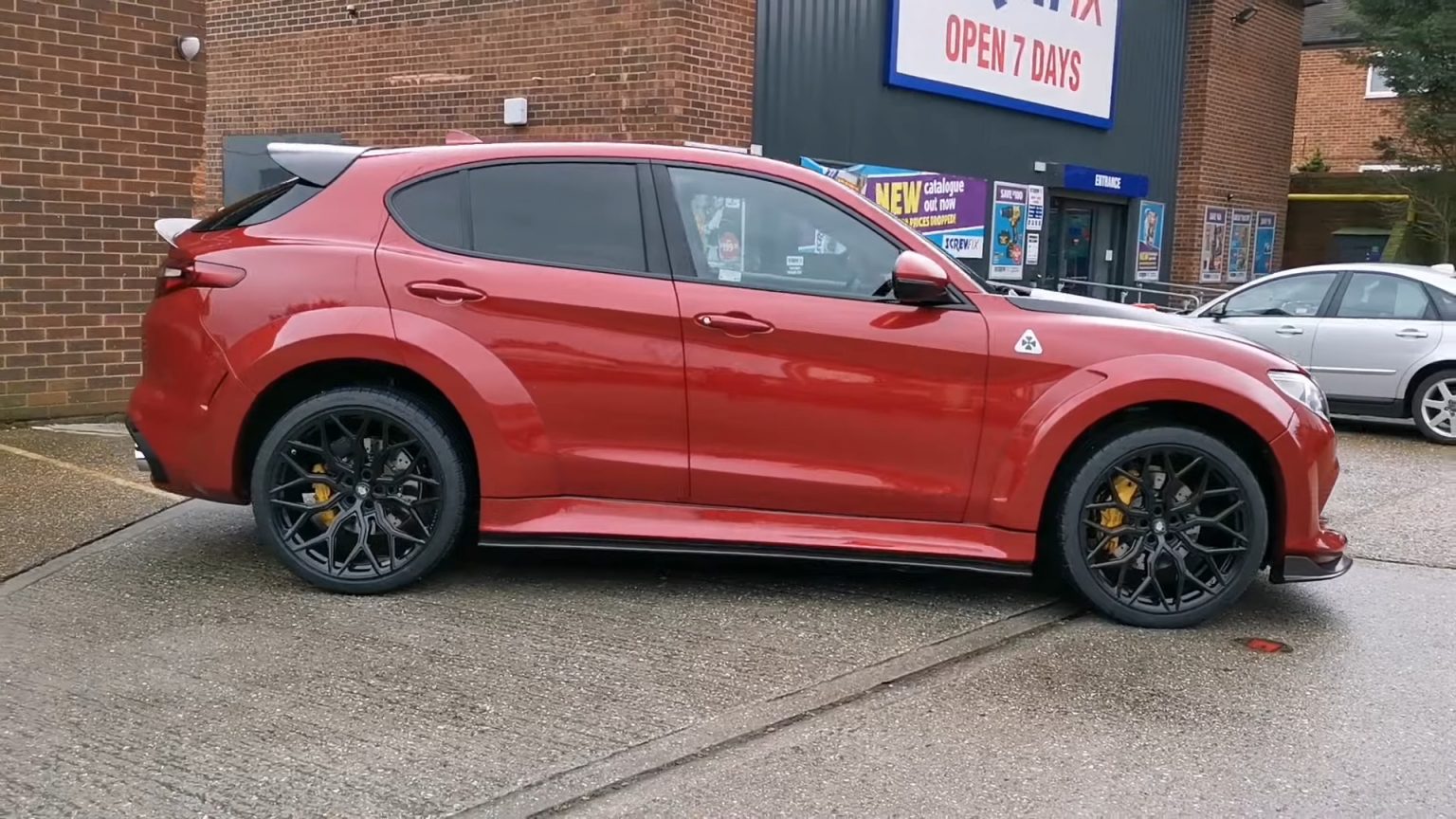 Alfa Romeo Stelvio Gets the SD Carbon Widebody Kit a 500 HP SUV Deserves