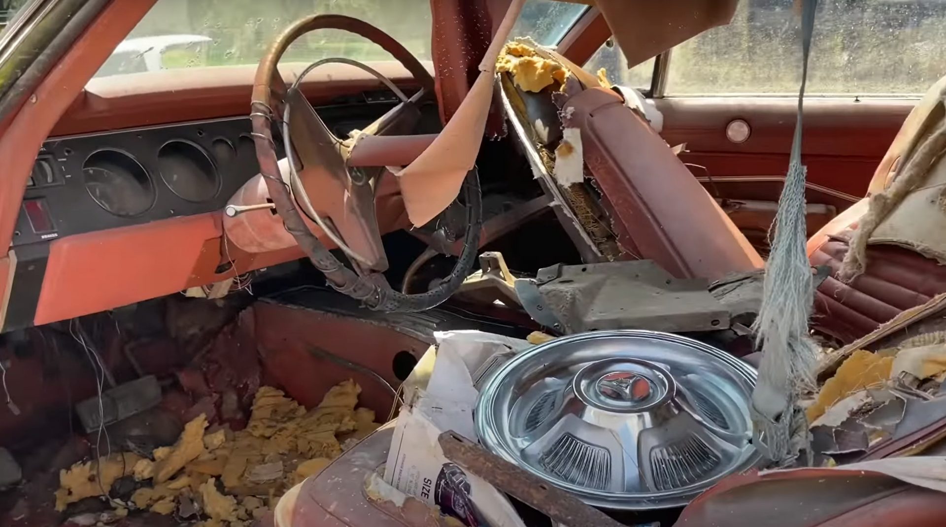 18YO Finds 1970 Dodge Challenger in Somebody's Yard, Buys It for $1,000 ...