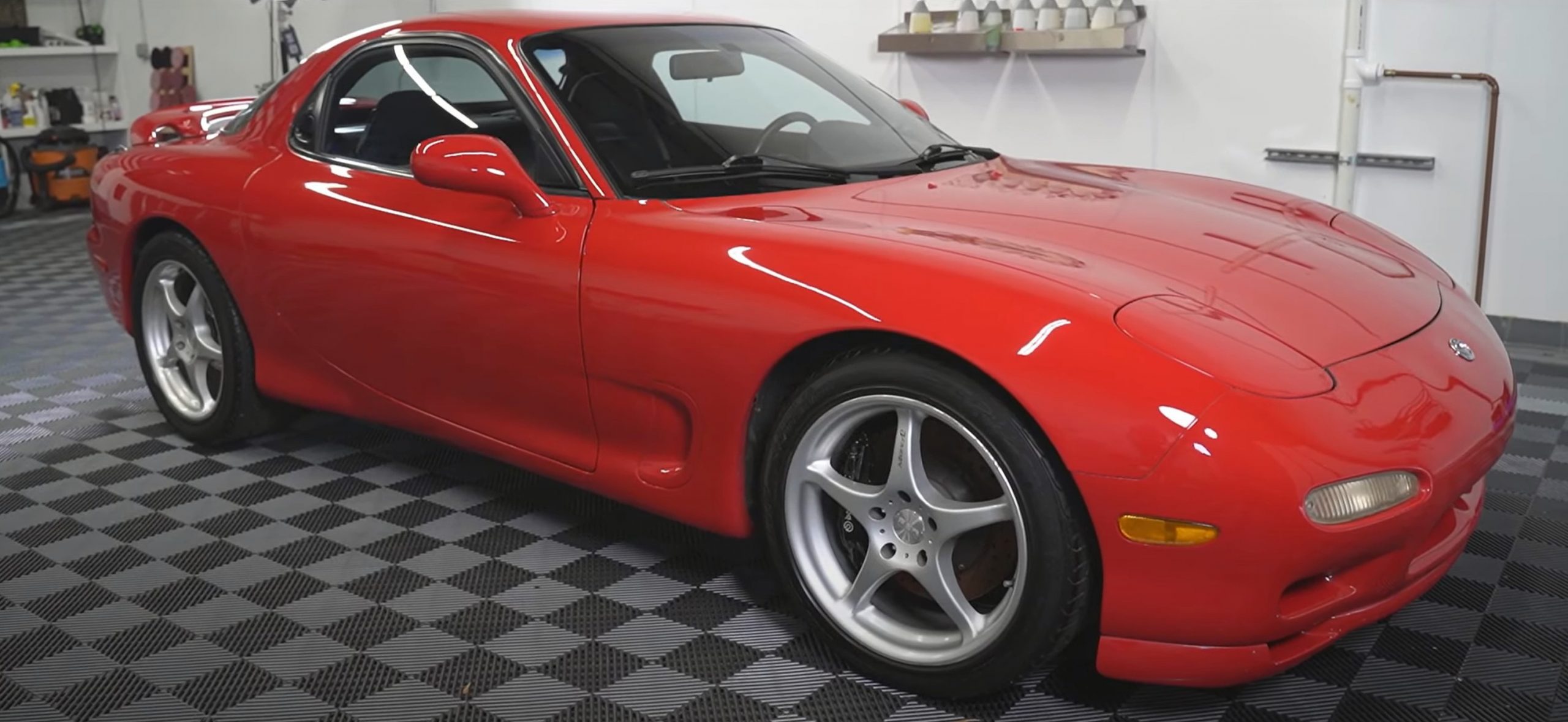 Mazda RX-7 Barn Find Gets First Wash in 10 Years, Looks Brand New