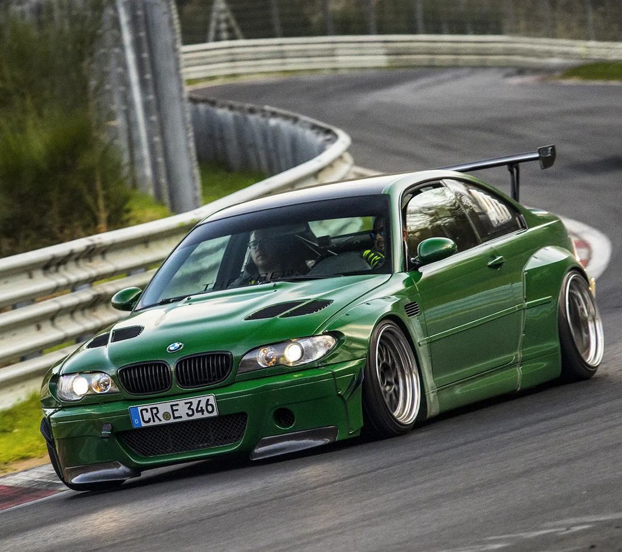 E46 BMW 330Ci With Pandem Widebody Is a Nurburgring Racer With M3 CSL Look