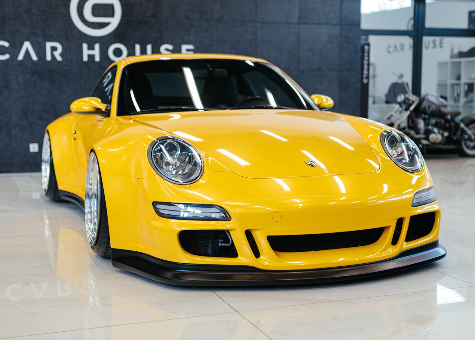 Porsche 997 "The Indecent" Widebody Has GT3 Looks, Is Slammed on Rotiforms