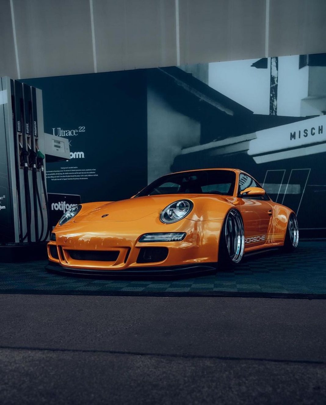 Porsche 997 "The Indecent" Widebody Has GT3 Looks, Is Slammed on Rotiforms