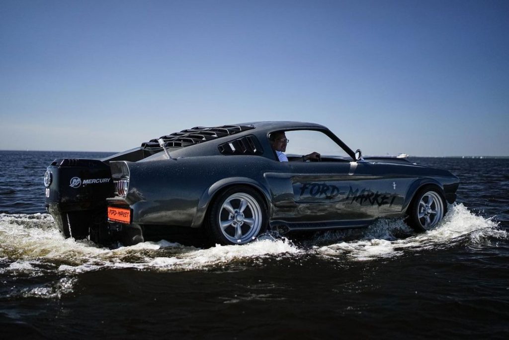 Ford Mustang Speed Boat "Splashback" Wants to Be the Eleanor of the Sea