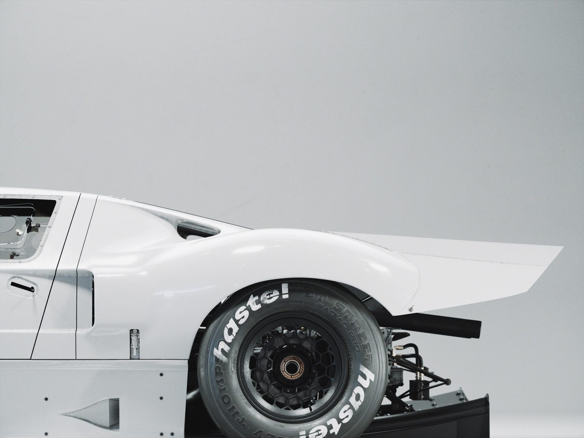 Ford GT40 MHC 020 "The Dream" Is the Batmobile Digital Artist's Take on ...