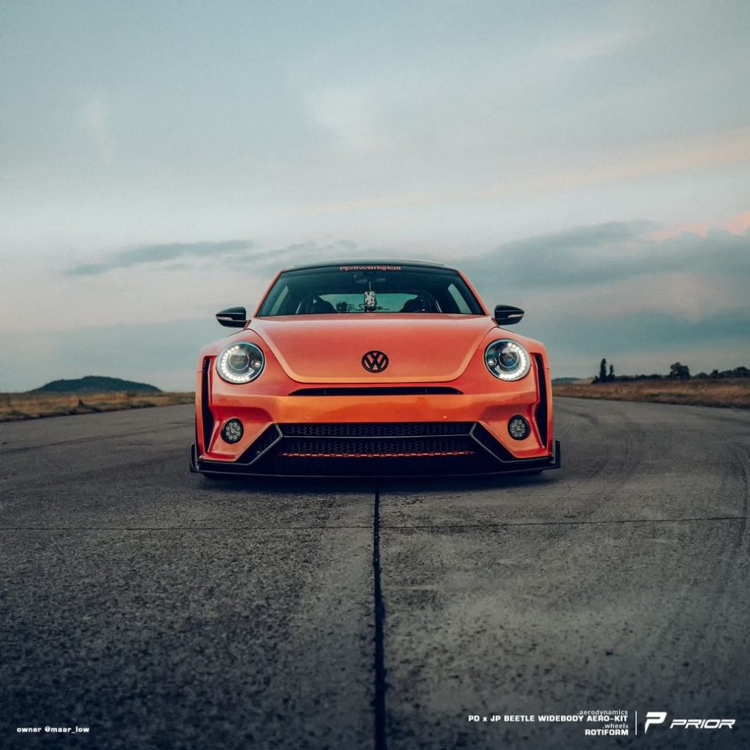VW Beetle With Prior Design Widebody Kit Is Slammed on Rotiform Wheels