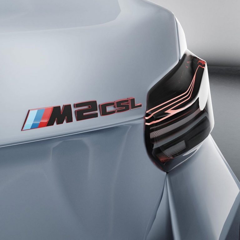 2023 BMW M2 (G87) CSL Unofficially Adds Carbon to the Minecraft Look
