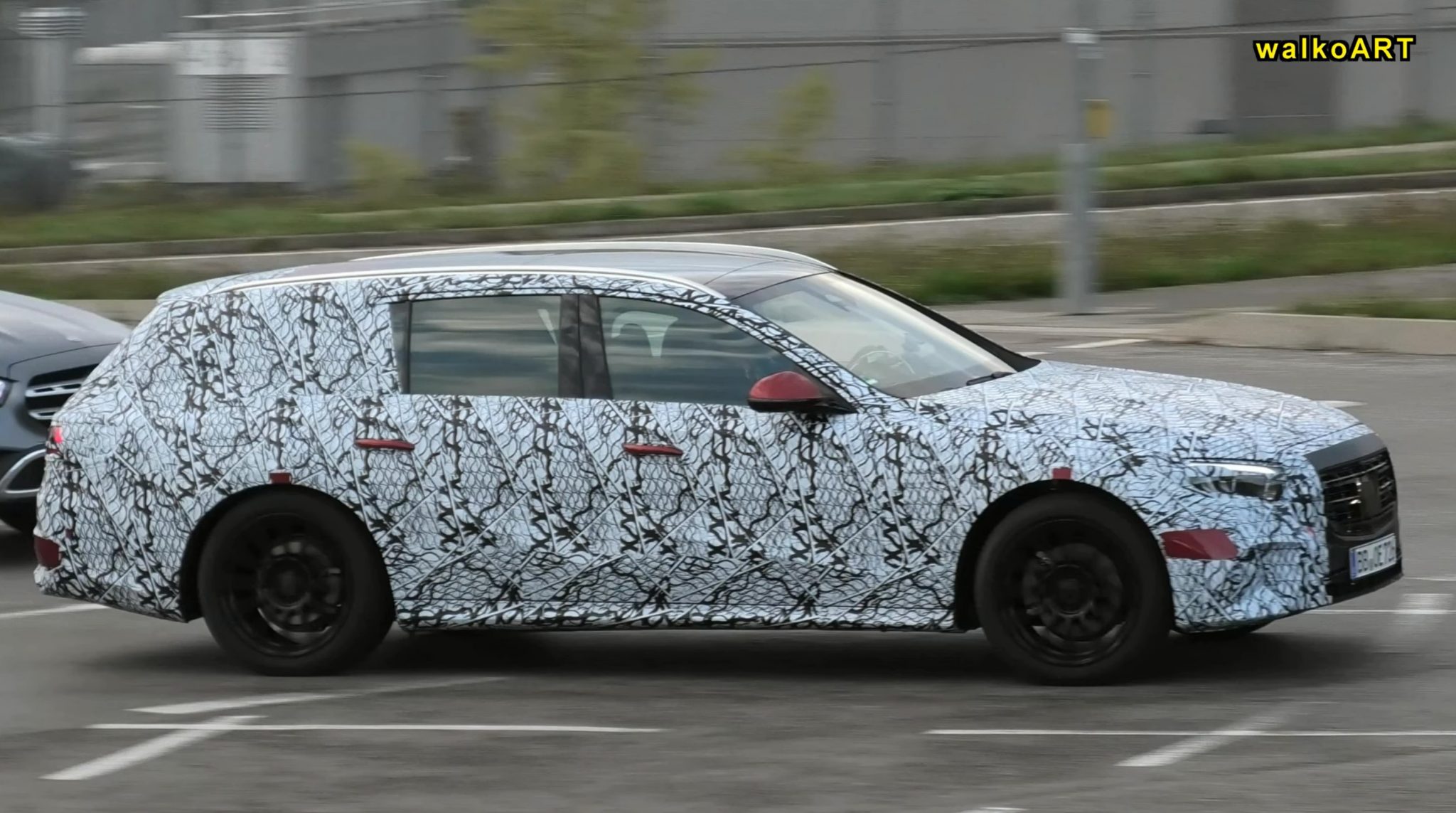2024 Mercedes-Benz E-Class Wagon (S214) Spyshot Debut Shows More ...
