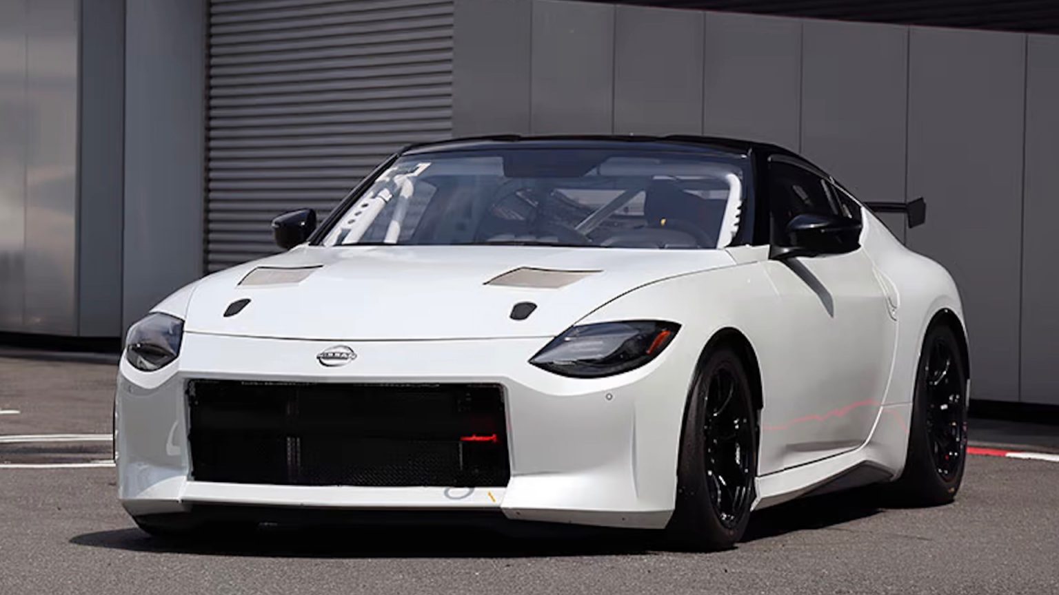 Updated: Nissan 400Z Nismo GT4 Race Car Partially Revealed One Day ...